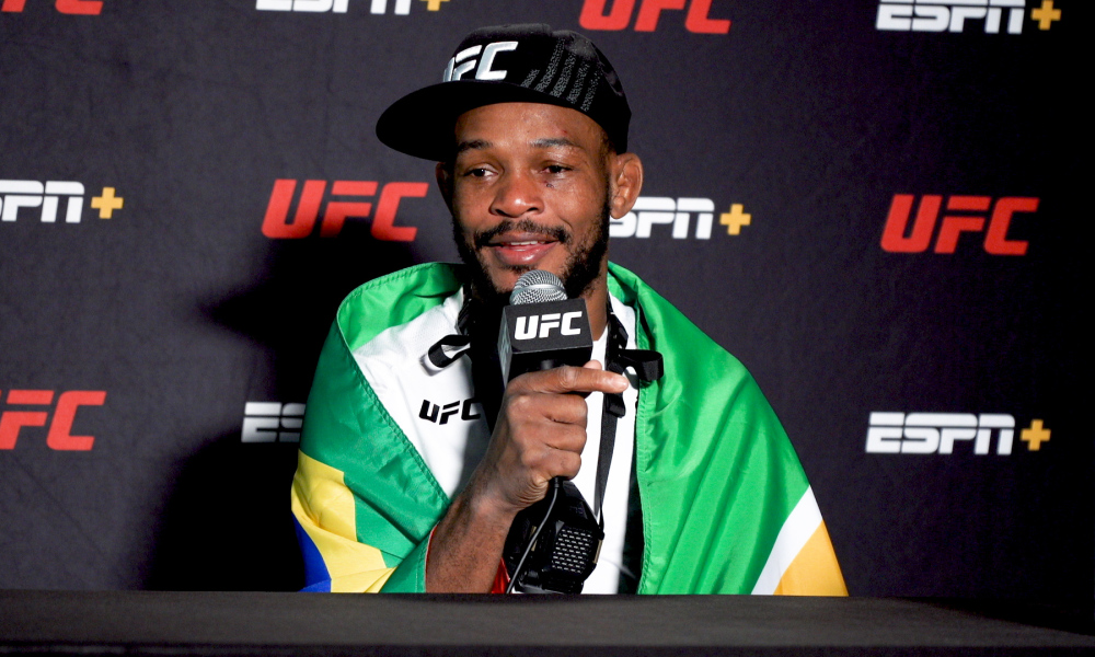 From no meals to a flawless victory on UFC debut, Carlston Harris ...