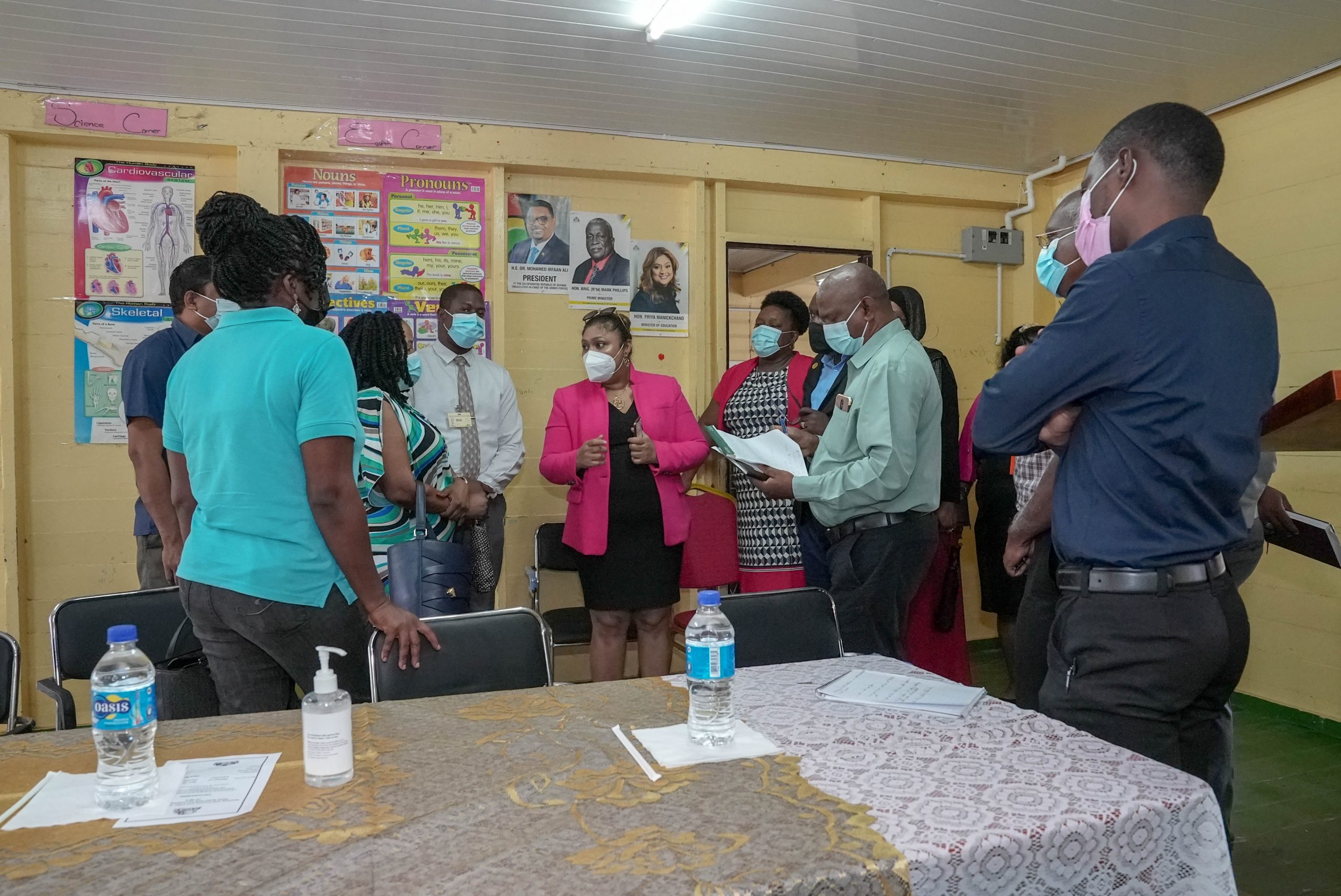 Manickchand meets parents, students of fire-ravaged North Ruimveldt ...