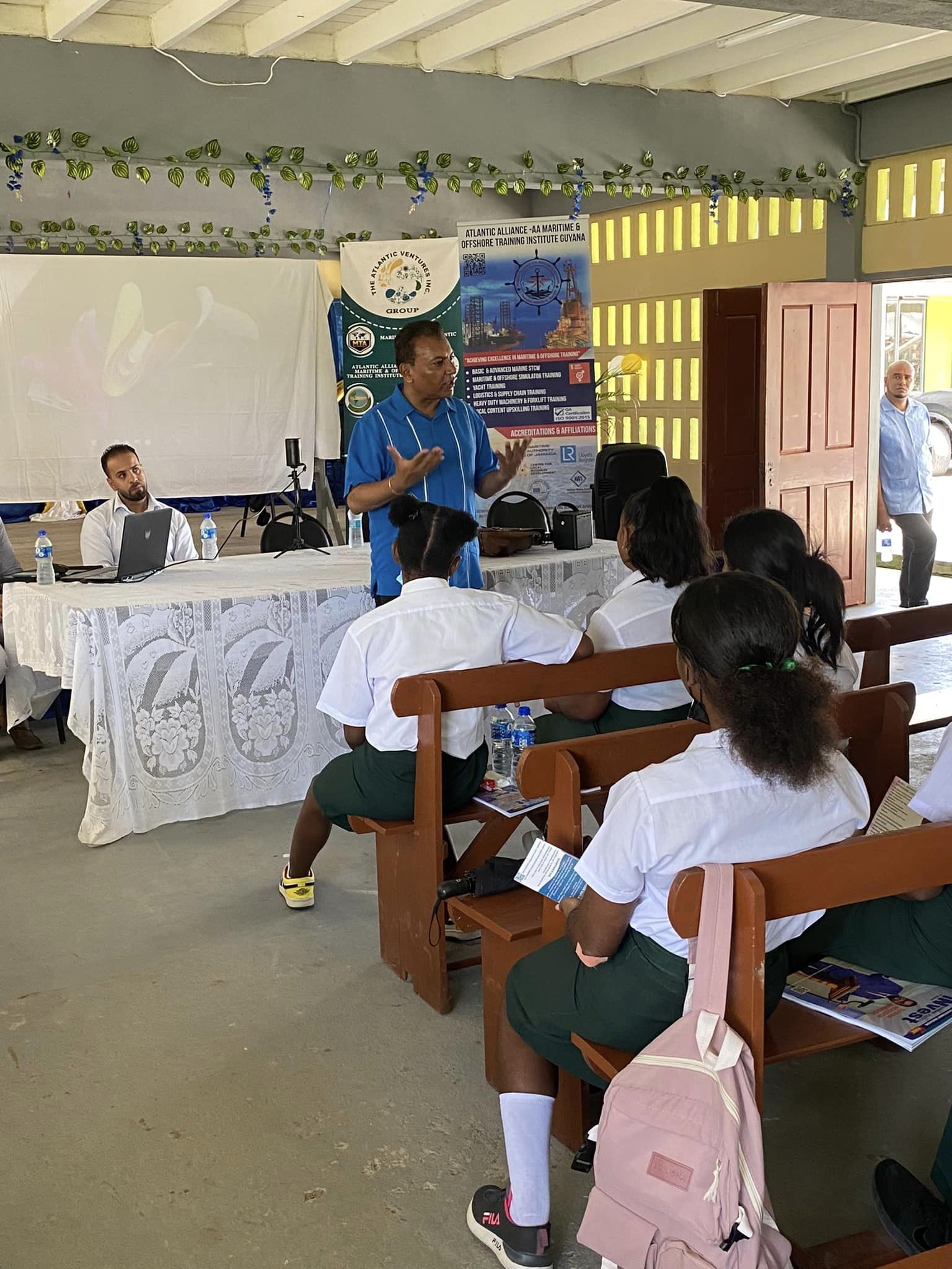 GO-Invest ready to assist Wakenaam residents with business plans, joint ...