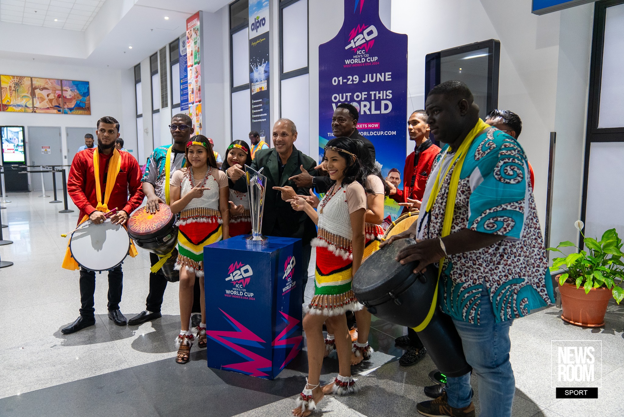 Great fanfare as Men’s T20 World Cup trophy arrives in Guyana - News ...