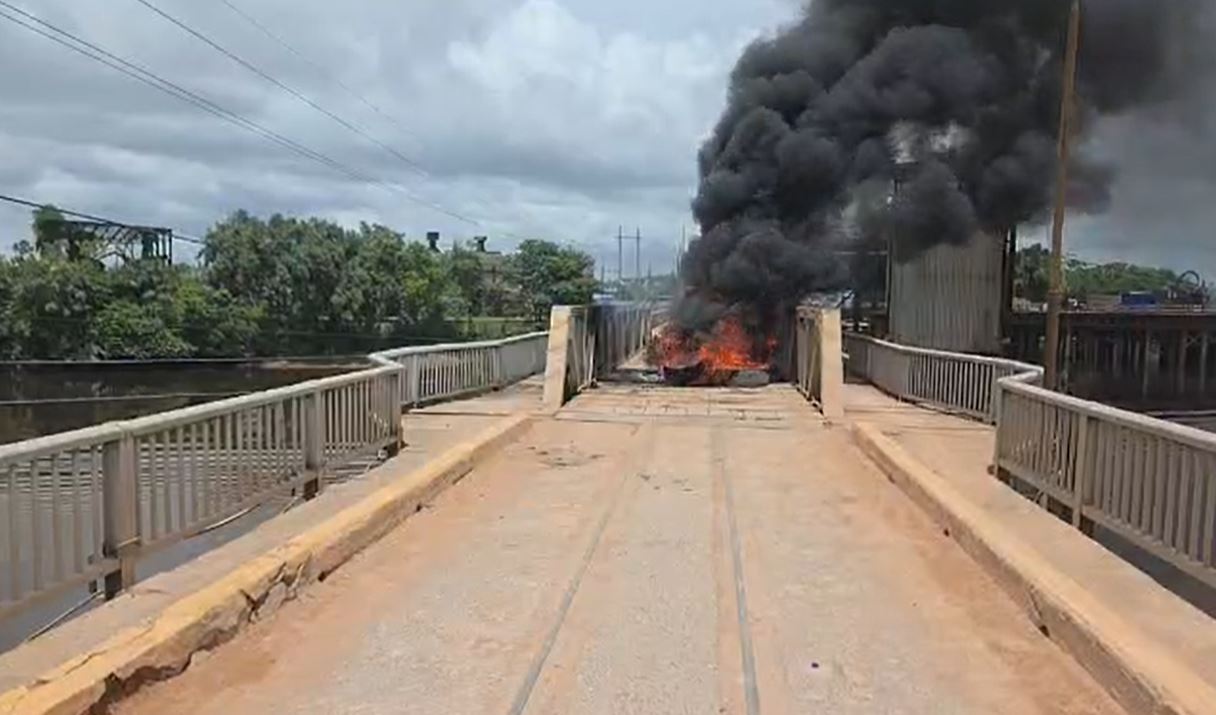 Crucial Linden bridge blocked as protests escalate in Linden - News ...