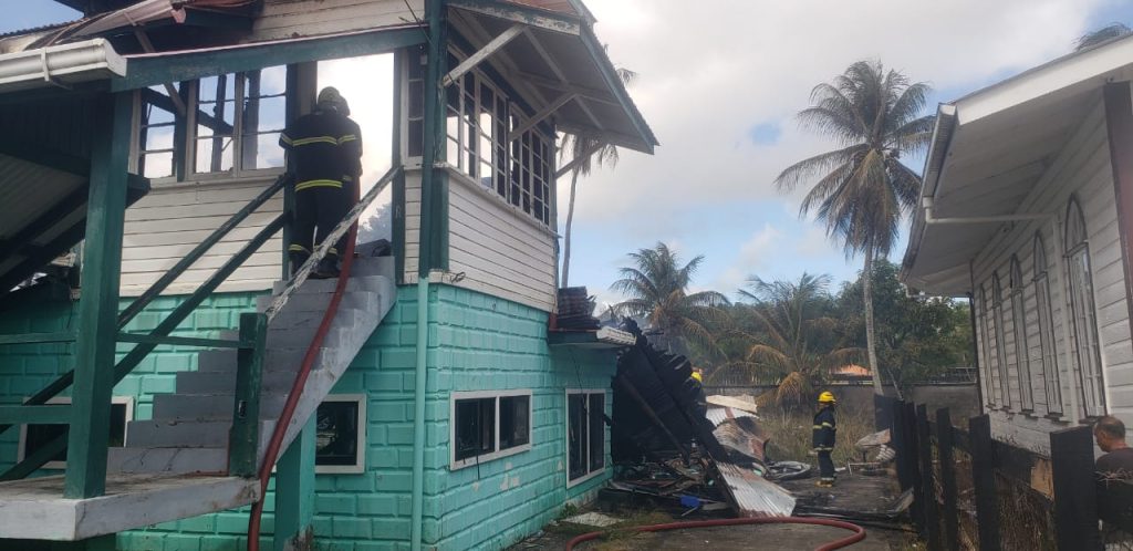 Fire destroys former Gov't building in New Amsterdam - News Room Guyana